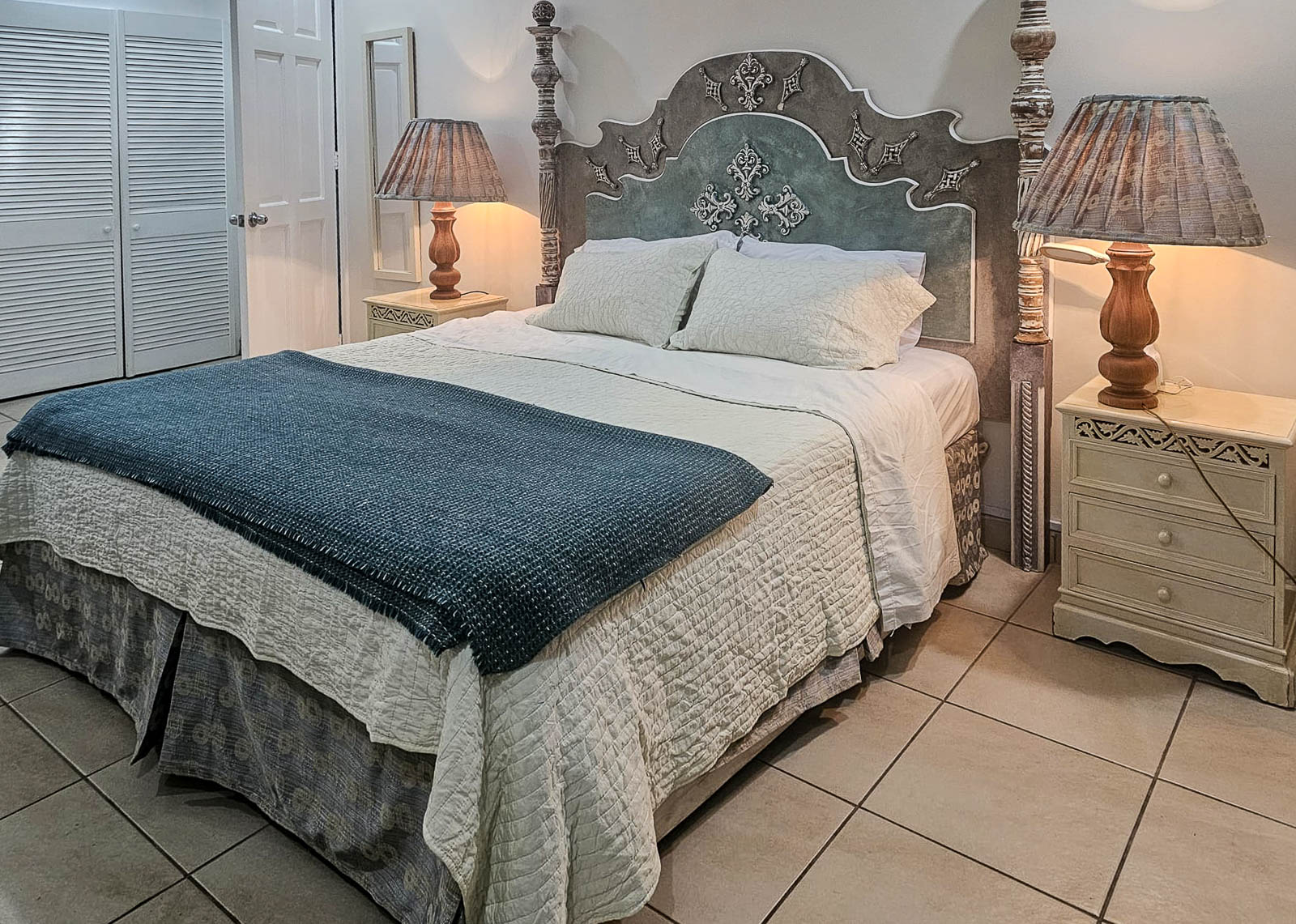 Queen Angel Suite: Luxury Condominium at Black Rock Dreams